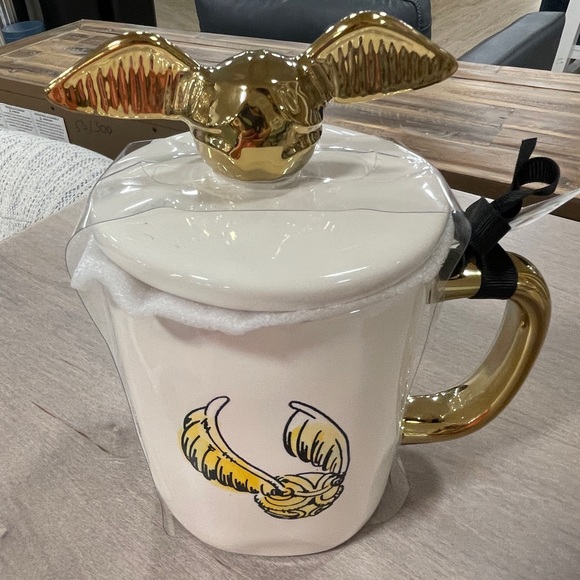 Rae Dunn | Dining | New Rae Dunn Harry Potter Golden Snitch Ceramic Mug ...